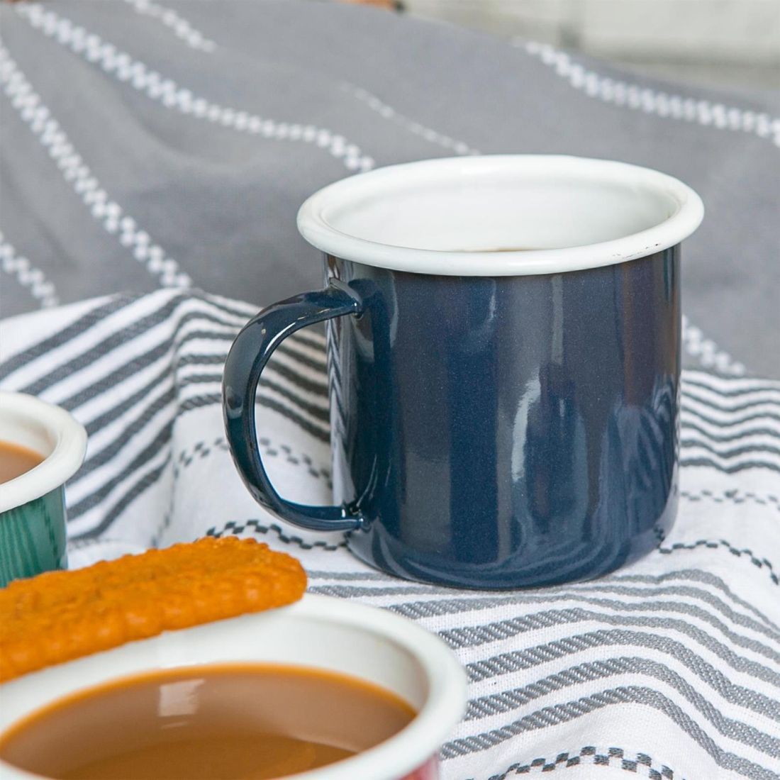 ENAMEL MUG BLUE WHITE RIM – Thornhill Brothers Hardware Ltd
